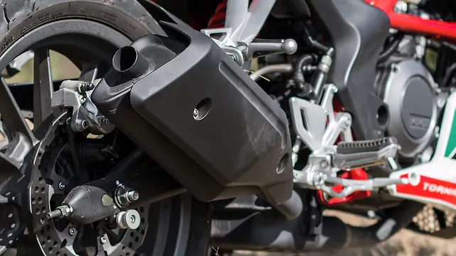 Benelli TNT 25 First Ride Review - BikeWale