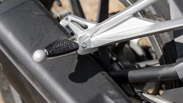 Benelli TNT 25 First Ride Review - BikeWale