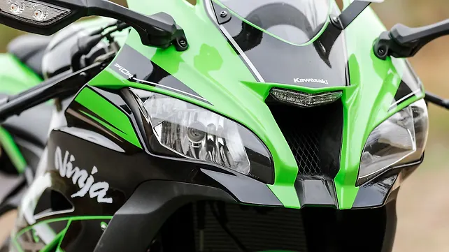 2016 Kawasaki Ninja ZX-10R First Ride Review - BikeWale