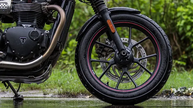 Triumph Street Twin First Ride Review - BikeWale