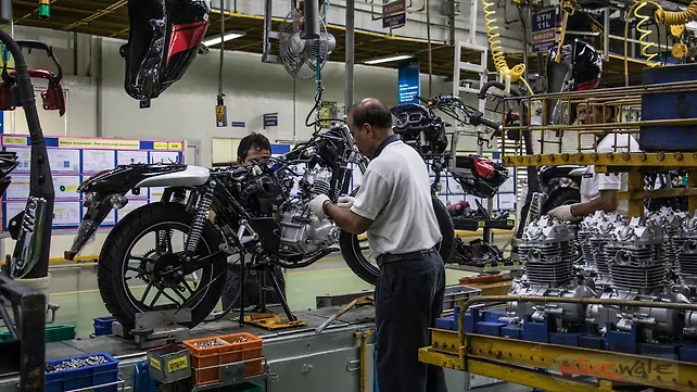 The making of India’s patriotic motorcycle: Bajaj V15 - BikeWale