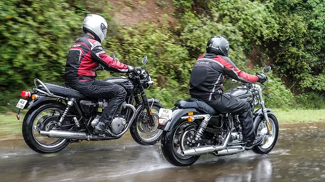 Triumph Bonneville T120 vs Harley-Davidson 1200 Custom: Comparison ...