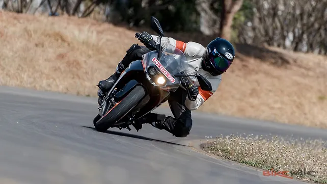 2017 KTM RC390 Track Ride Review - BikeWale