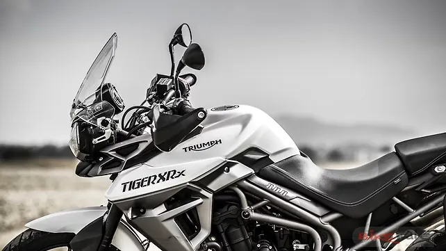 Triumph Tiger 800 XRx [2017] Action Image - BikeWale