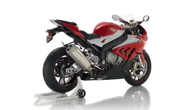 BMW S1000 RR [2017-2018] Front Three-Quarter Image - BikeWale