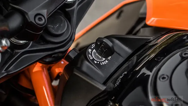 2017 KTM 390 Duke First Ride Review - BikeWale