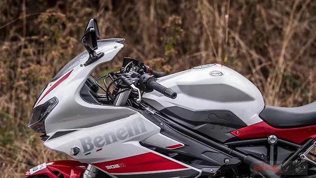 Benelli 302R vs Kawasaki Ninja 300: Comparison Test Review - BikeWale
