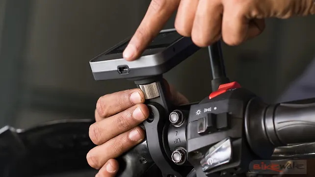 Maximus PRO Review – Installation - BikeWale
