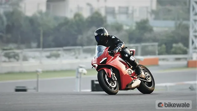 Ducati Riding Experience at BIC – Learning track etiquettes on a ...
