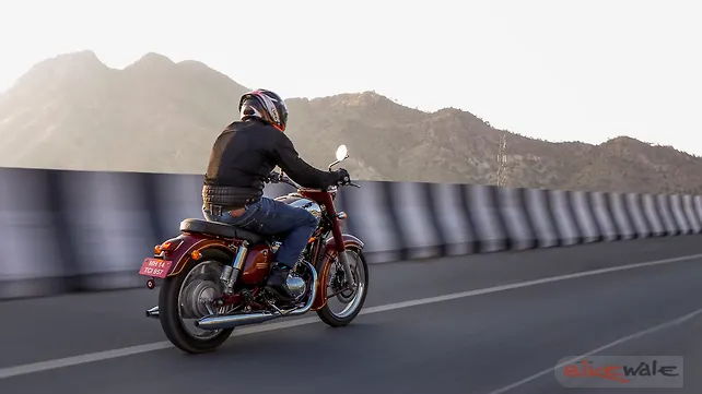 2019 Jawa Standard First Ride Review - BikeWale