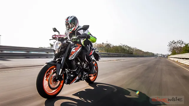 KTM 125 Duke Track Ride Review - BikeWale