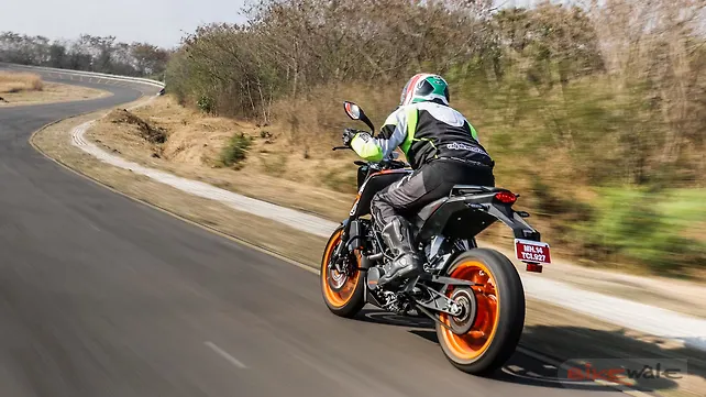 KTM 125 Duke Track Ride Review - BikeWale