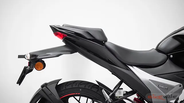 Suzuki Gixxer Left Side View Image - BikeWale