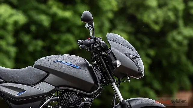 Bajaj Pulsar 125 Front Three-Quarter Image - BikeWale