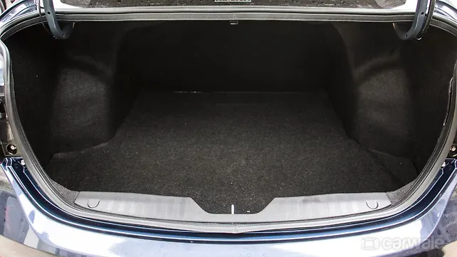 Hyundai Verna vs Maruti Ciaz: Interior Dimensions compared - CarWale