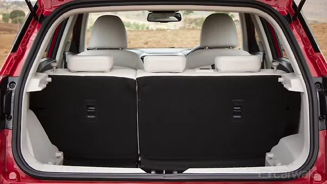 Mahindra XUV300 Review: Pros and Cons - CarWale