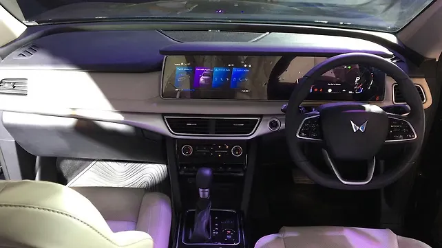 Mahindra XUV700 AX7 unveiled – Now in Pictures - CarWale