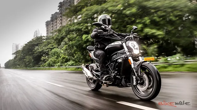 Benelli 502C Price - Mileage, Images, Colours | BikeWale