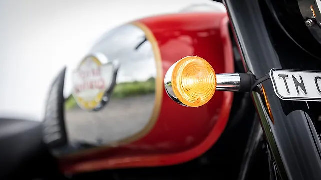 Royal Enfield Classic 350 Price - Mileage, Images, Colours | BikeWale