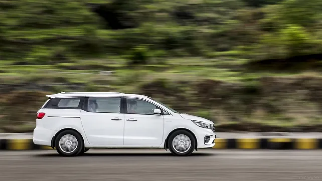 2021 Kia Carnival launched; gets a new variant | CarTrade