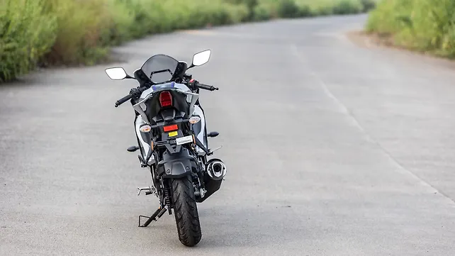 Yamaha R15 V4 Gear Shift Indicator Image - BikeWale