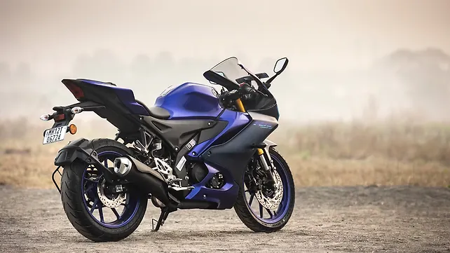 Yamaha R15 V4 Right Front Three Quarter Image - BikeWale