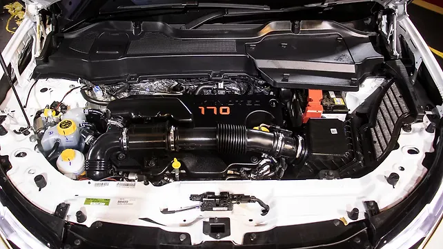 2021 Tata Safari Gold Edition - First Look | CarTrade