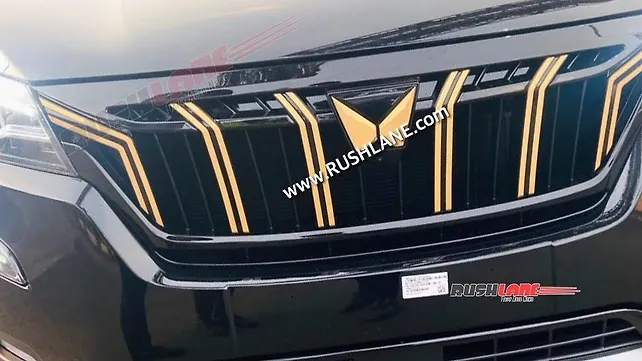 Mahindra XUV700 Javelin Edition spied - CarWale