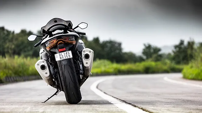 Images of Suzuki Hayabusa | Photos of Hayabusa - BikeWale