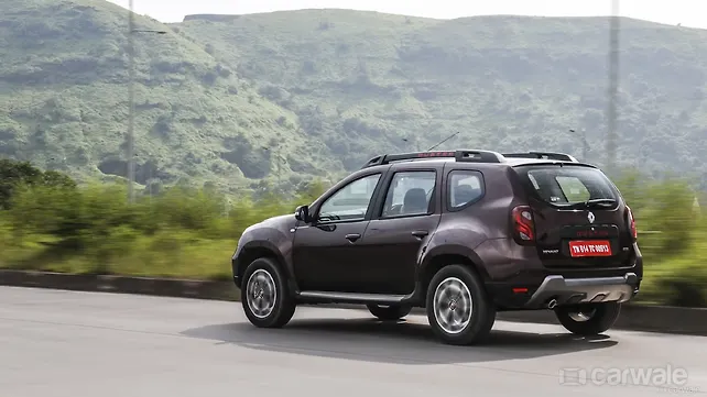 Renault Duster RXZ variant gets a price cut - CarWale