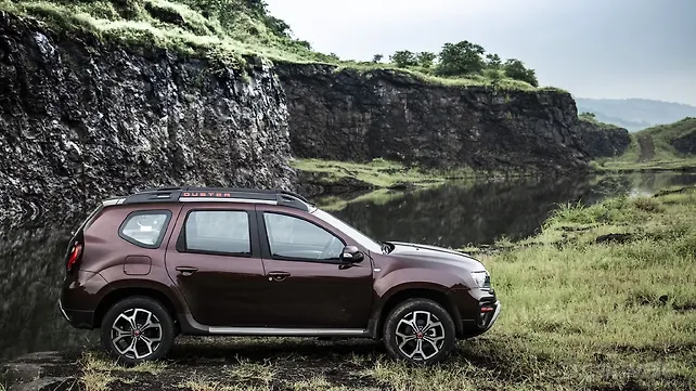 Renault Duster RXZ variant gets a price cut - CarWale