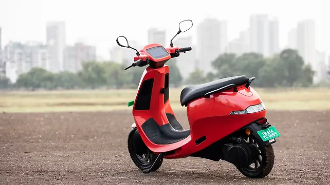 OLA S1 Pro Right Side View Image - BikeWale