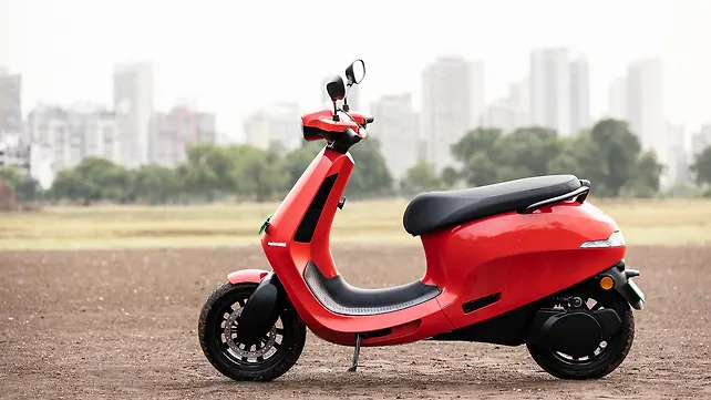 OLA S1 Pro Right Side View Image - BikeWale