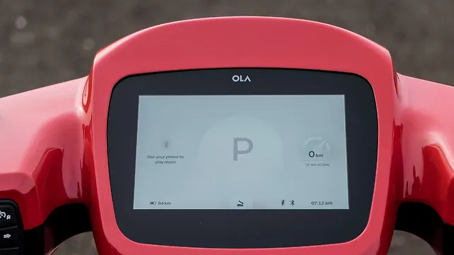 OLA S1 Pro Front Turn Indicators Image - BikeWale