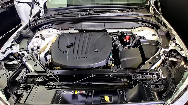 Volvo XC60 Petrol Mild-Hybrid Facelift - First Look - CarWale