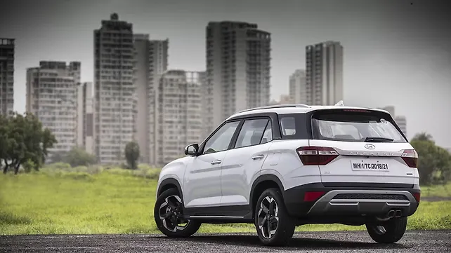 Hyundai Alcazar gets two new seven-seat, automatic variants | CarTrade