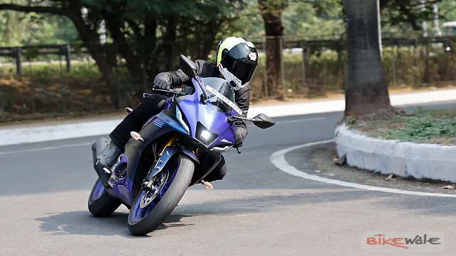 Yamaha R15 V4 Price - Mileage, Images, Colours | BikeWale