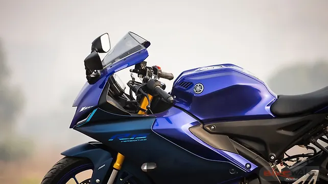 Yamaha R15 V4 Price - Mileage, Images, Colours | BikeWale