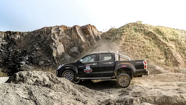 Isuzu V-Cross: CarWale Off-Road Day 2021 - CarWale