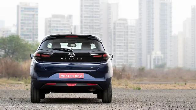 Tata Altroz 1.2-litre NA Petrol DCA First Drive Review - CarWale