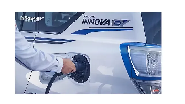 नई टोयोटा इनोवा ईवी कॉन्सेप्ट का हुआ ख़ुलासा - CarWale