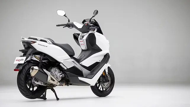 Keeway Vieste 300 Right Rear Three Quarter Image - BikeWale