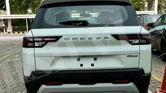 New Maruti Brezza mid variant spotted; interiors leaked - CarWale