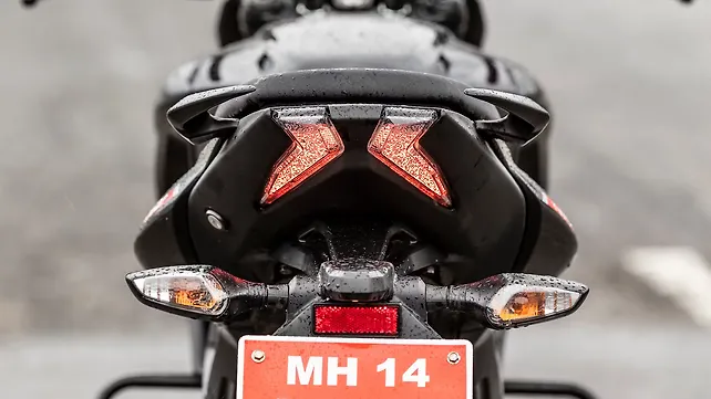 Bajaj Pulsar N160 360 view - BikeWale