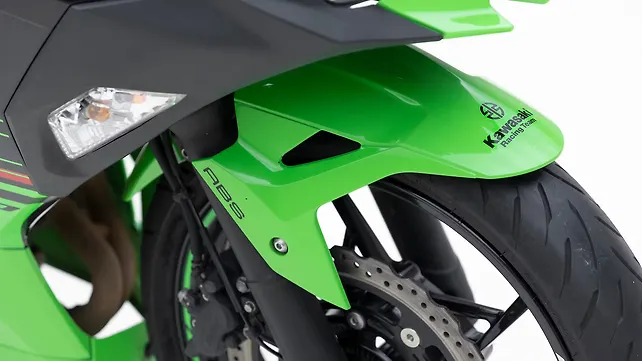 Kawasaki Ninja 400 360 view - BikeWale
