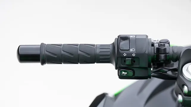 Kawasaki Ninja 400 360 view - BikeWale
