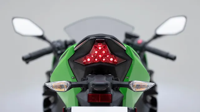 Kawasaki Ninja 400 360 view - BikeWale