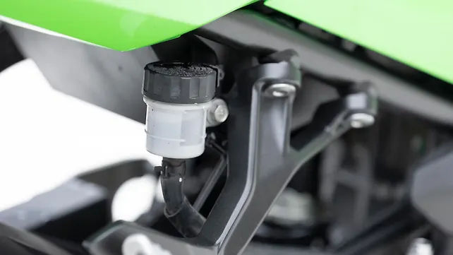 Kawasaki Ninja 400 360 view - BikeWale