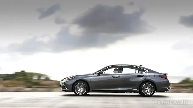 ES 300h Luxury on road Price | Lexus ES 300h Luxury (Top Model)