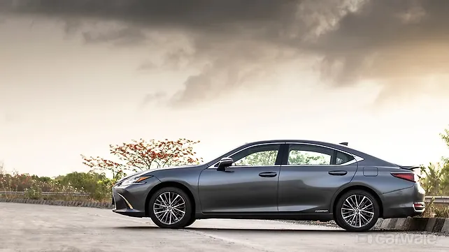 Lexus ES 300h First Drive Review - CarWale